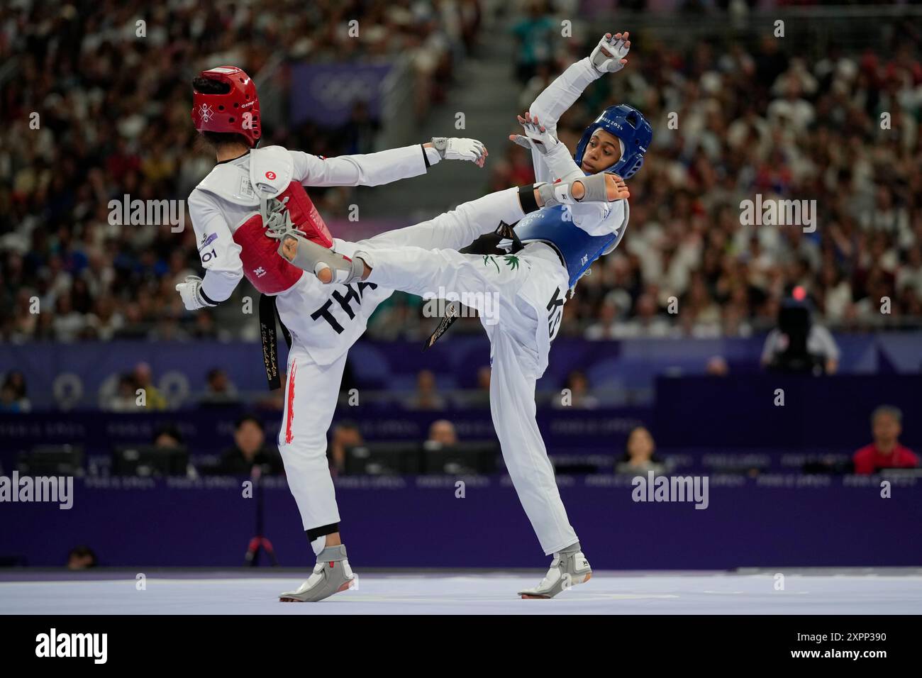 Saudi Arabia's Dunya Ali M Abutaleb competes with Thailand's Panipak ...