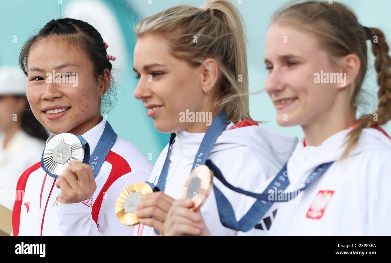 Le Bourget, France. 7th Aug, 2024. Gold medalist Aleksandra Miroslaw (C ...