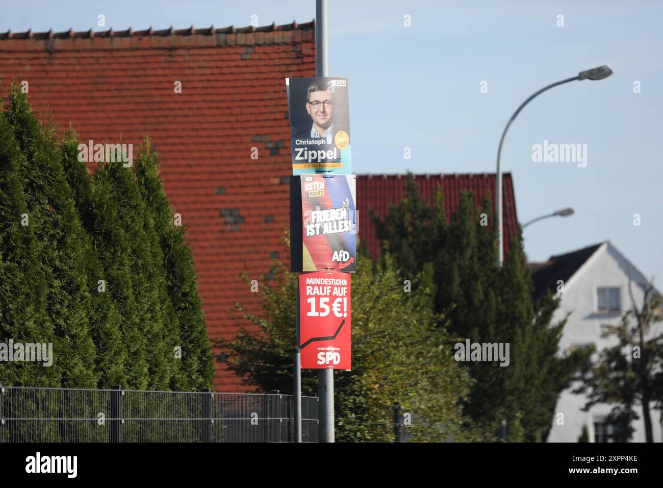 Minimum wage slogan hi-res stock photography and images - Alamy