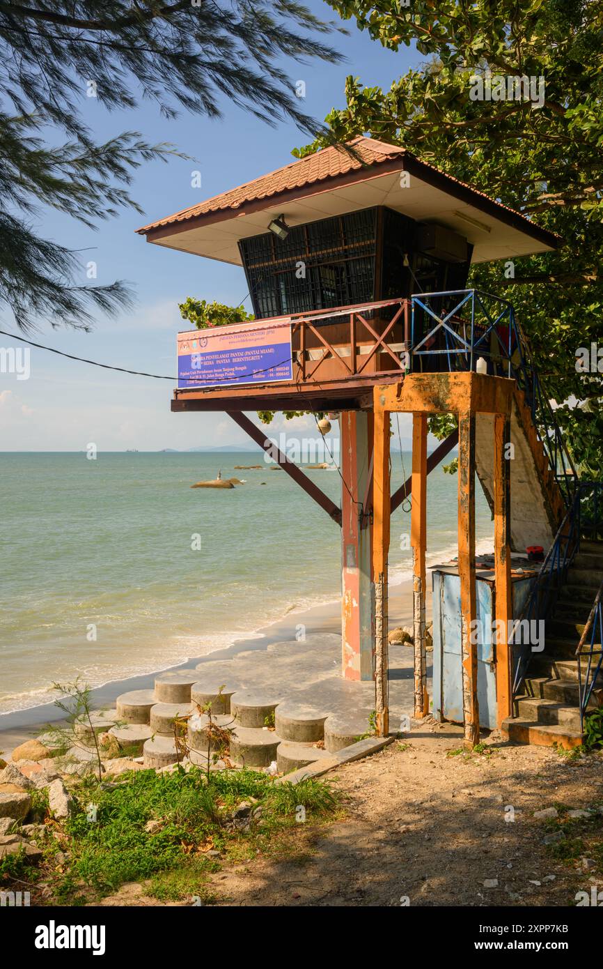 Disused lifeguard station hi-res stock photography and images - Alamy