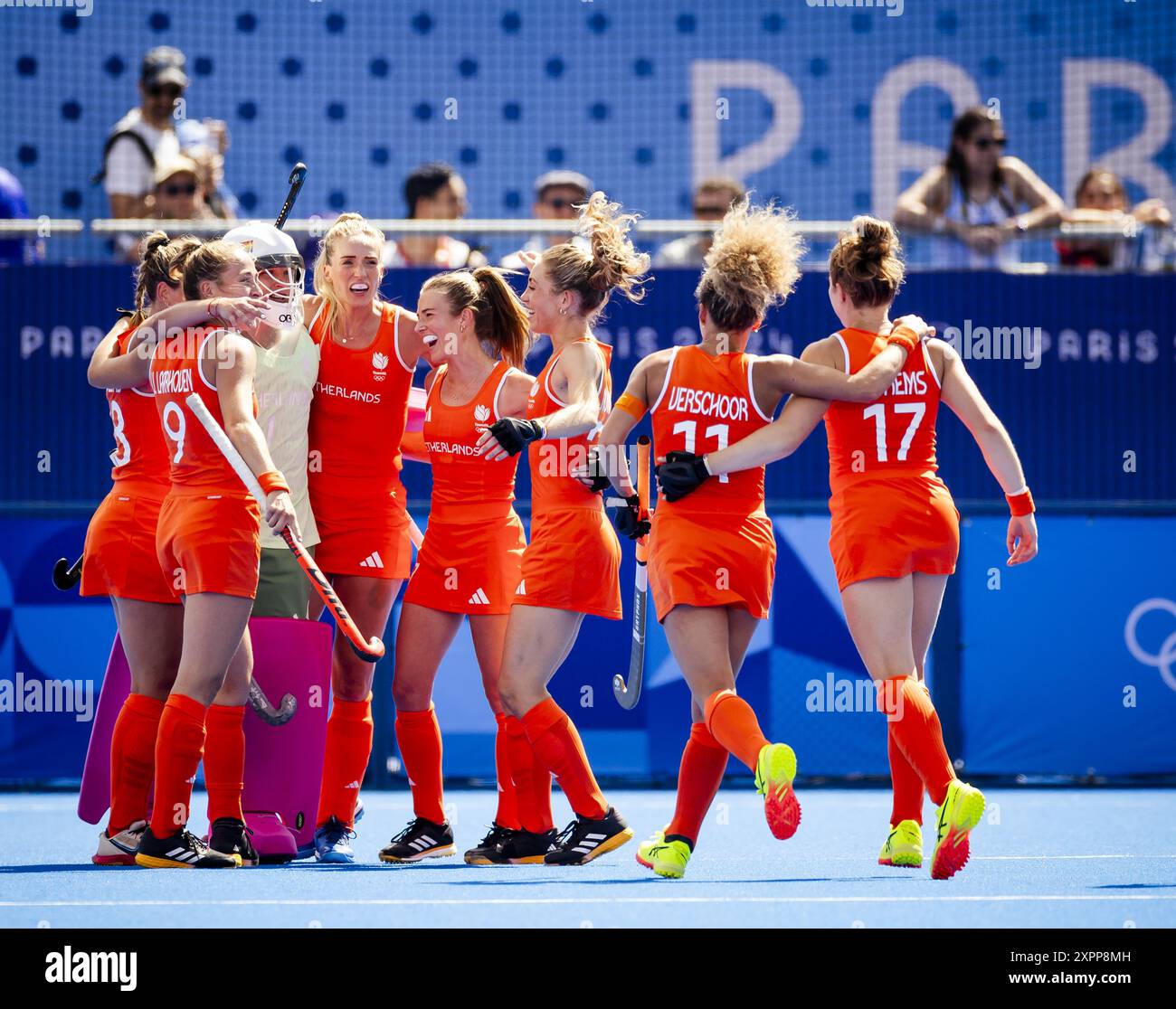 PARIS - Dutch hockey players celebrate the victory against Argentina ...