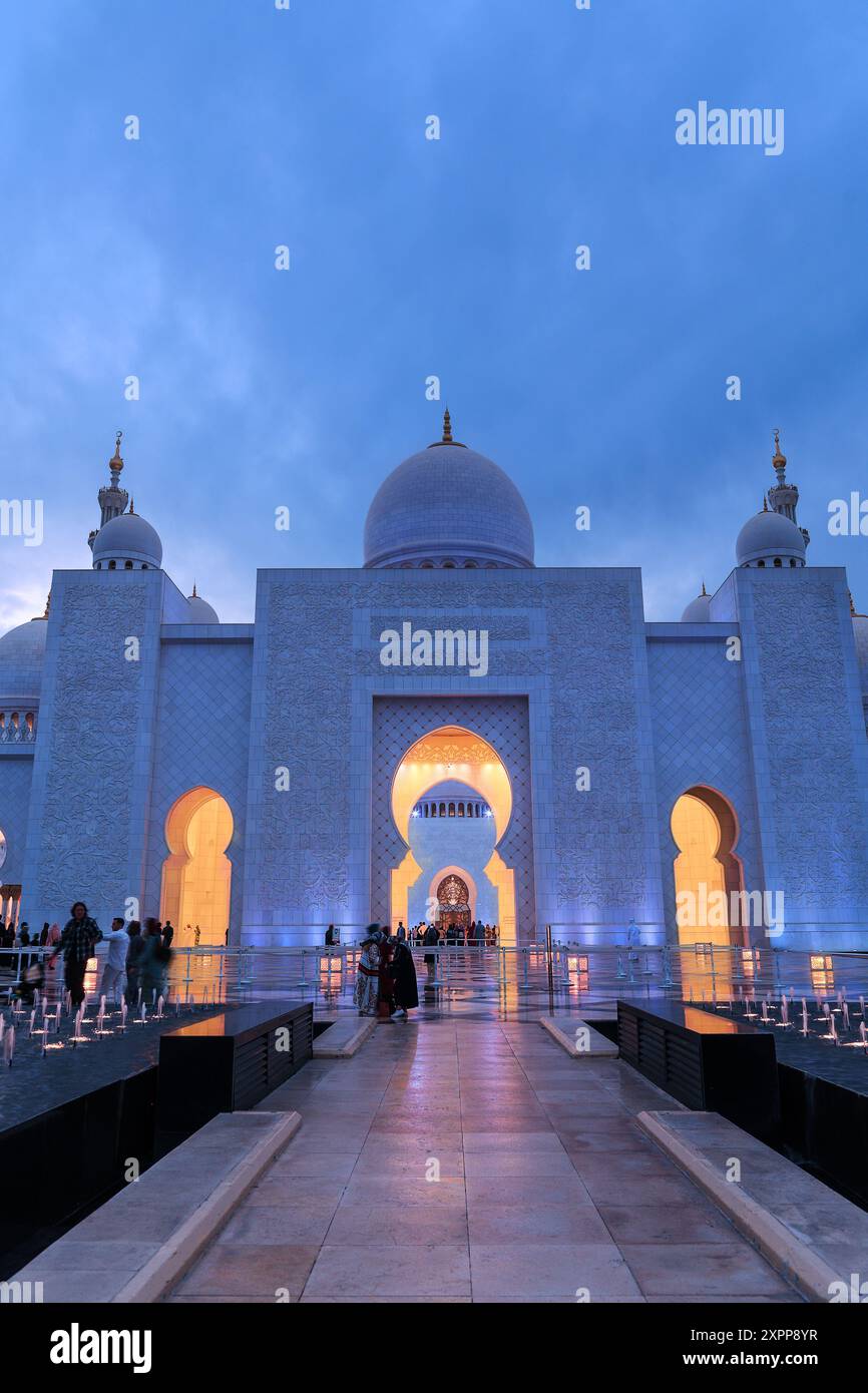 Abu Dhabi, UAE - February 27. 2023: The Sheikh Zayad Grand Mosque ...