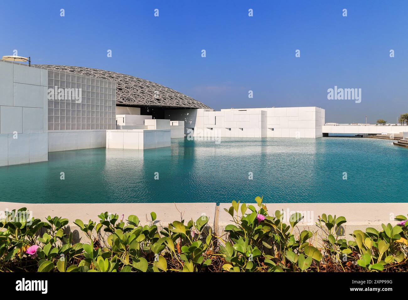 Louvre abu dhabi dome roof hi-res stock photography and images - Alamy