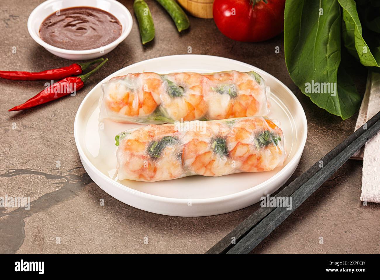 Vietnamese spring roll with prawn and vegetables Stock Photo - Alamy