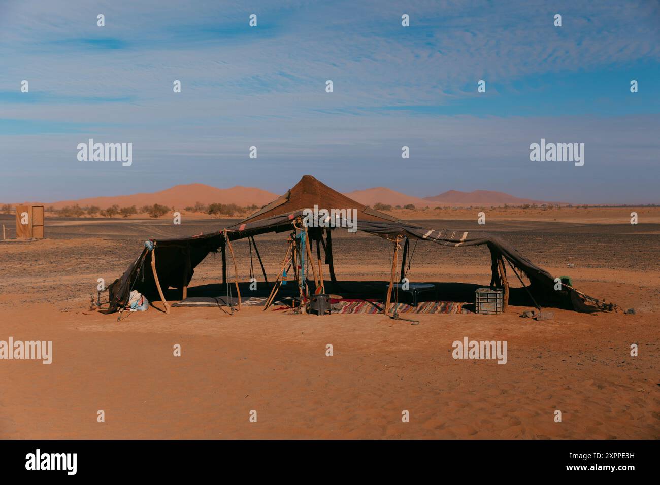 General view of a Berber tent in the Sahara desert, Merzouga Stock ...