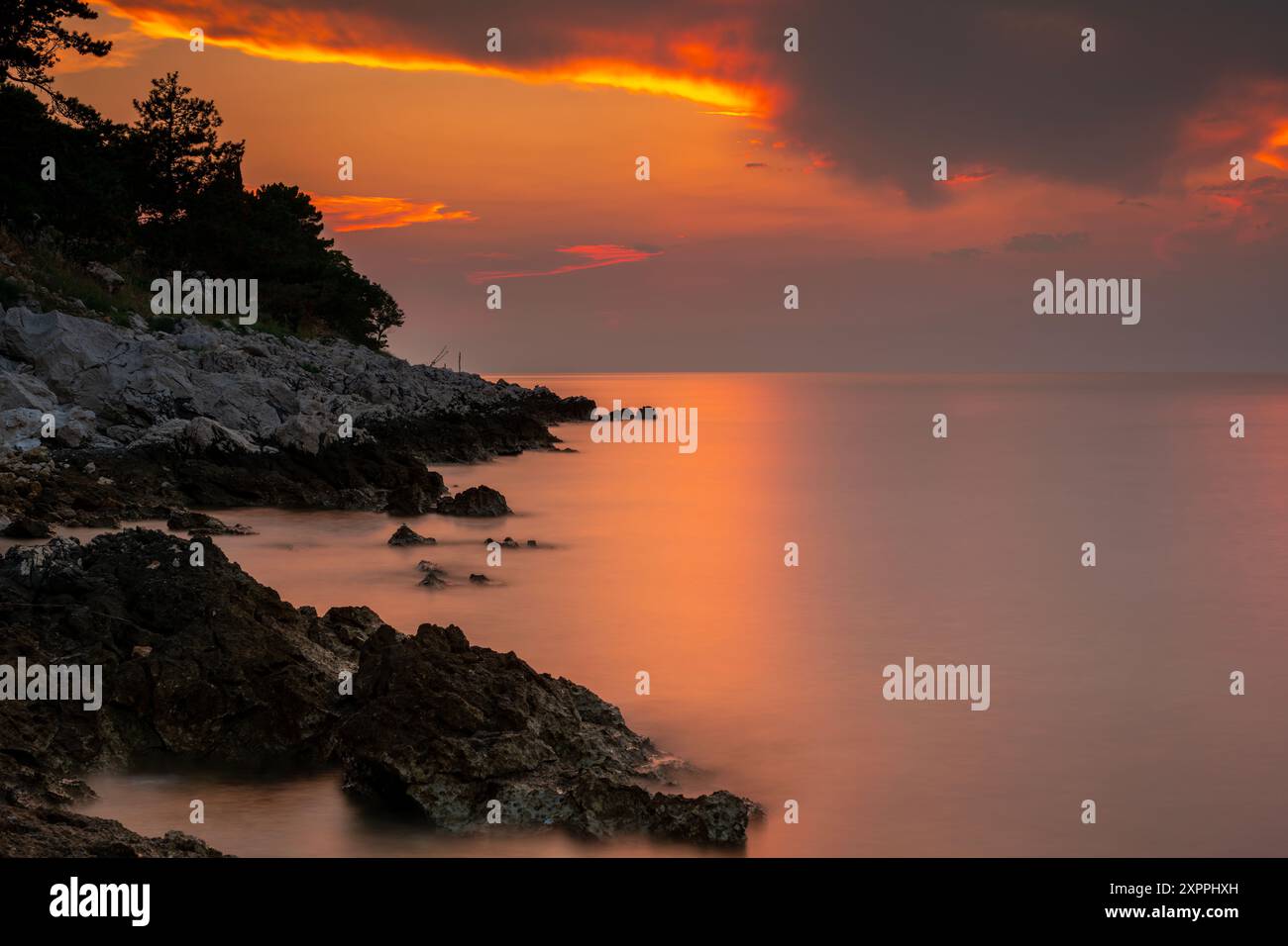 Evening beach silhouette hi-res stock photography and images - Alamy