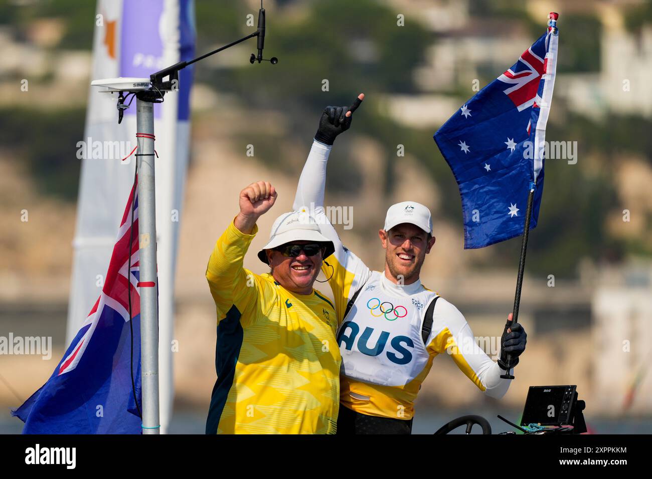 Matthew Wearn of Australia, right, celebrates after winning the gold ...
