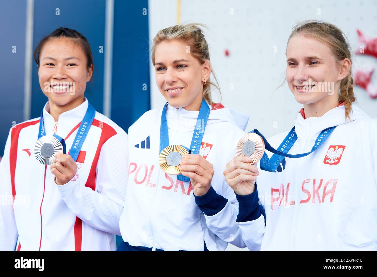 Gold medalist Aleksandra Miroslaw of Team Poland (C), Silver medalist ...