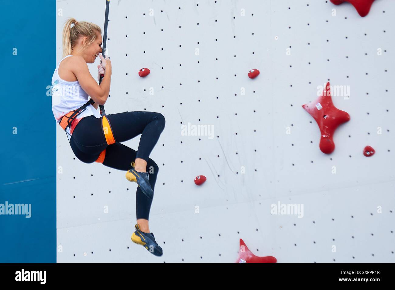 Aleksandra Miroslaw of Team Poland reacts after defeating Lijuan Deng ...
