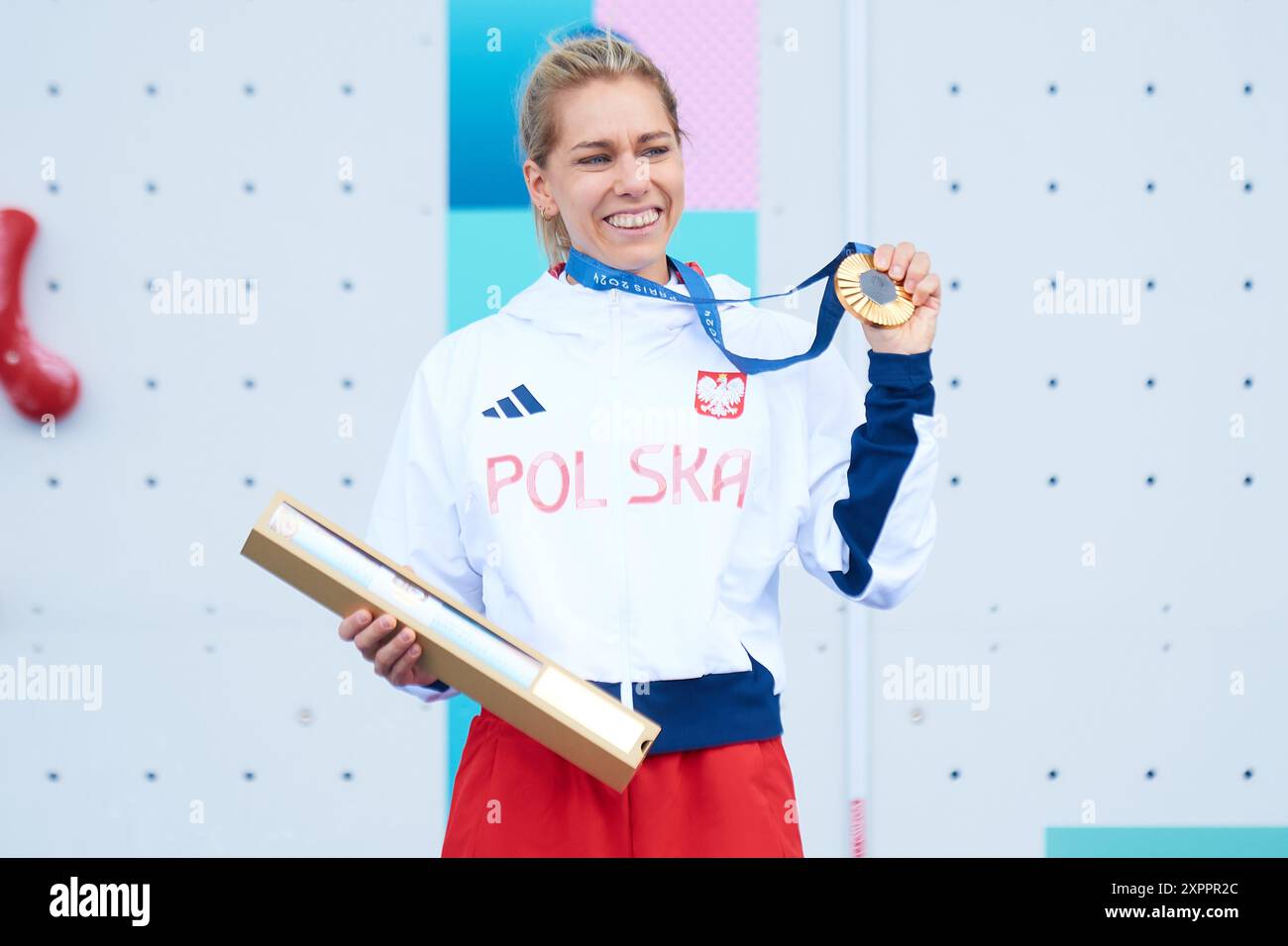 Aleksandra Miroslaw of Team Poland celebrates after defeating Lijuan ...