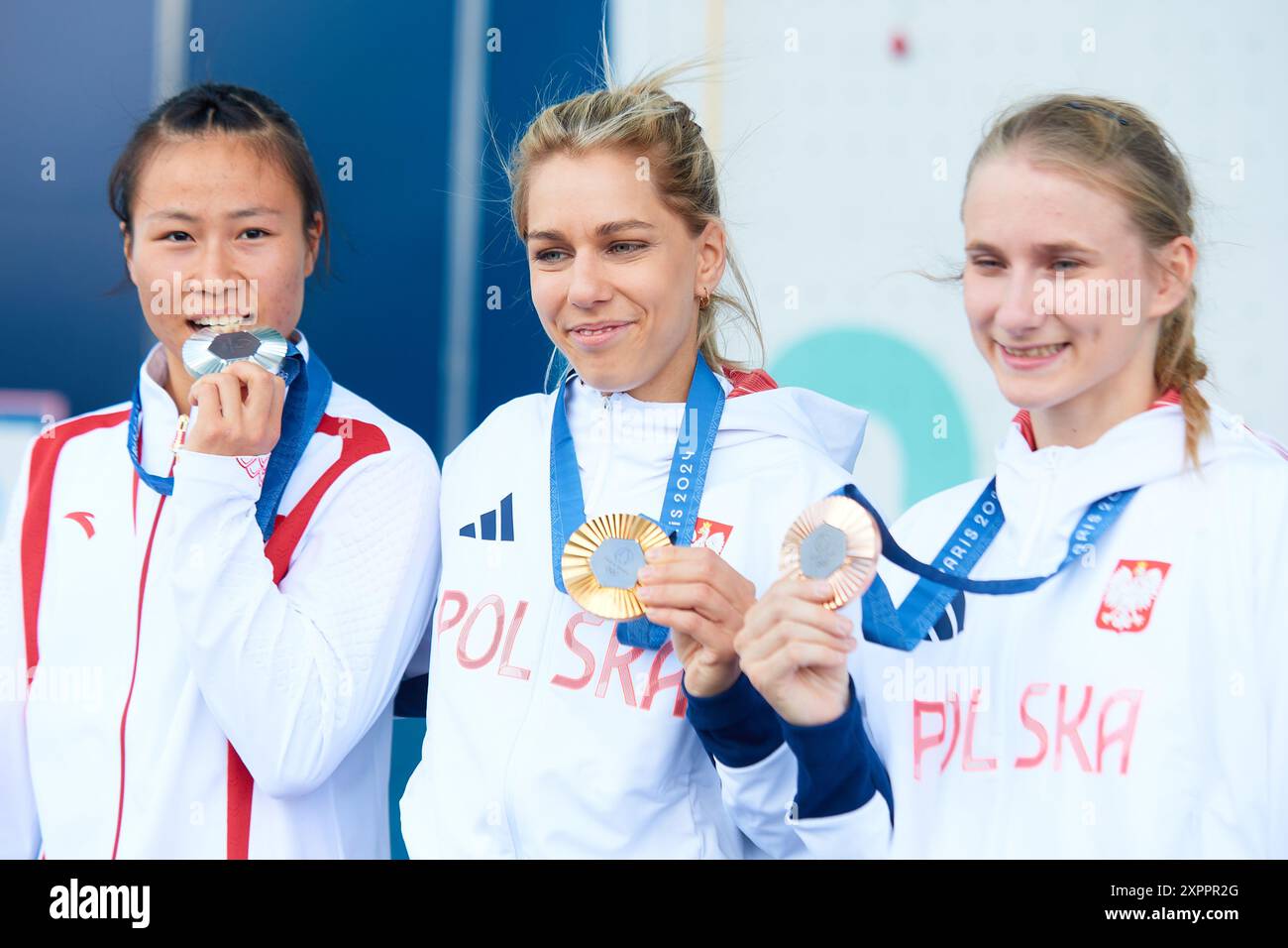 Gold medalist Aleksandra Miroslaw of Team Poland (C), Silver medalist ...