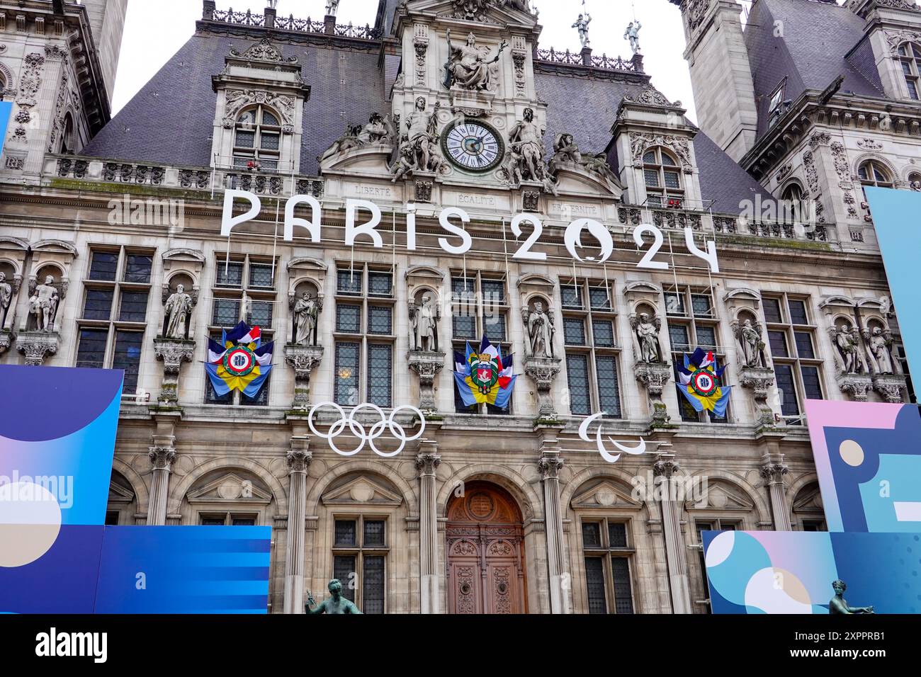 Symbols of the paris 2024 olympic games hi-res stock photography and ...