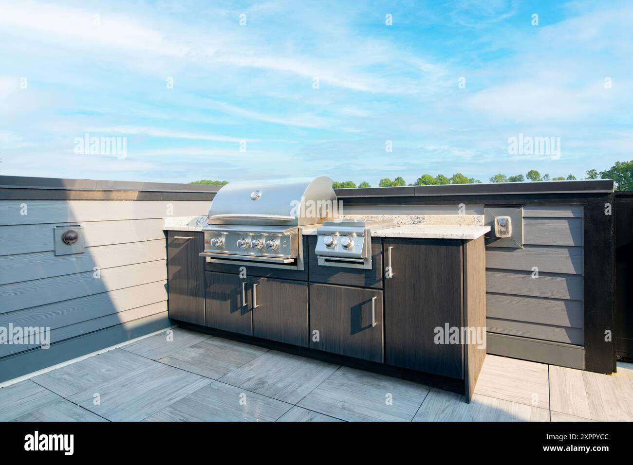 Food cooking outdoors hi-res stock photography and images - Alamy