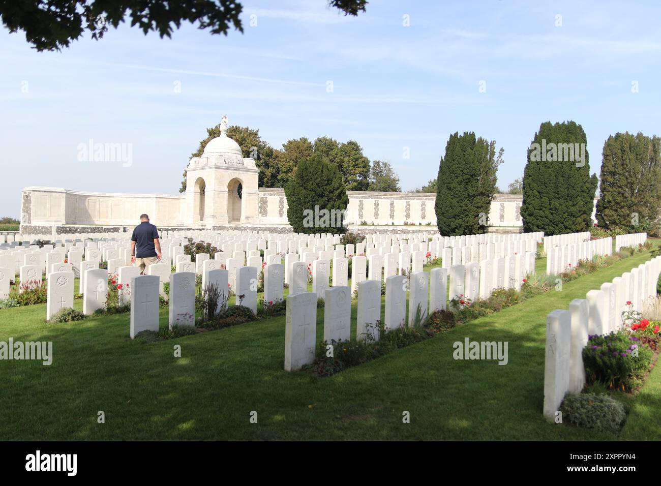 Tyne Cot Commonwealth War Graves Cemetery and Memorial to the Missing ...