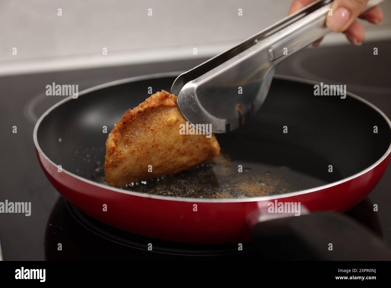 Wiener schnitzel woman hi-res stock photography and images - Alamy