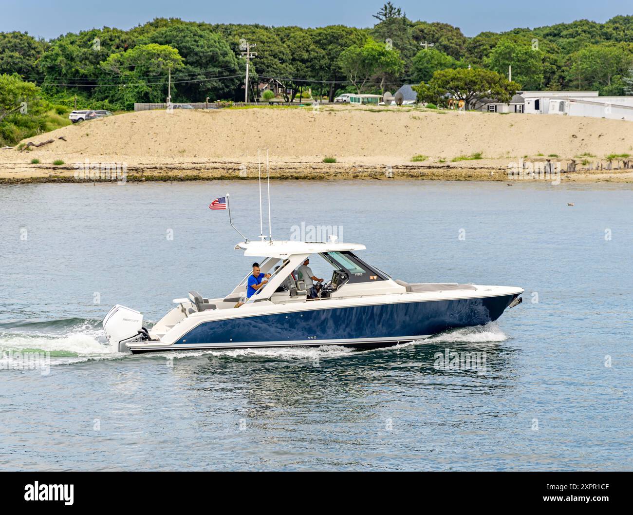 power boat underway off gosmans Stock Photo - Alamy