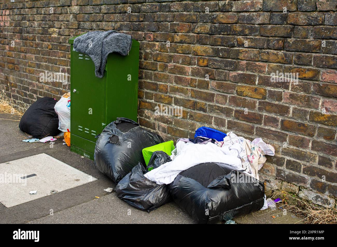 Slough, Berkshire, UK. 6th August, 2024. Rubbish and fly-tipping in a ...