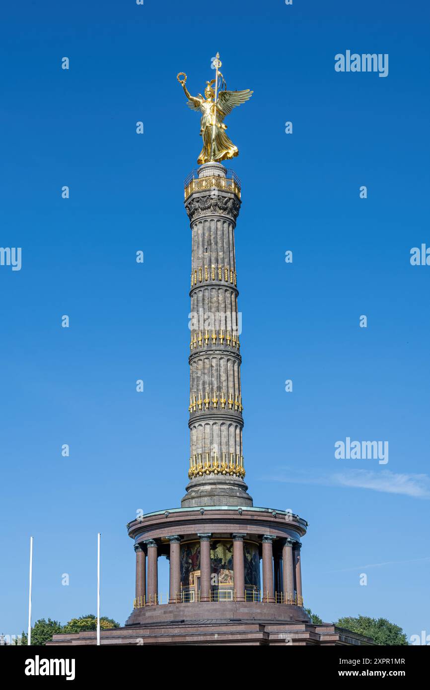 The Victory Column with the golden Victoria on top in the Tiergarten in ...