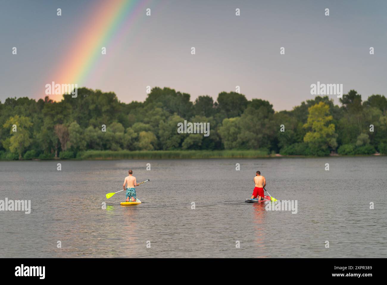 Two people standing opposite each other hi-res stock photography and ...