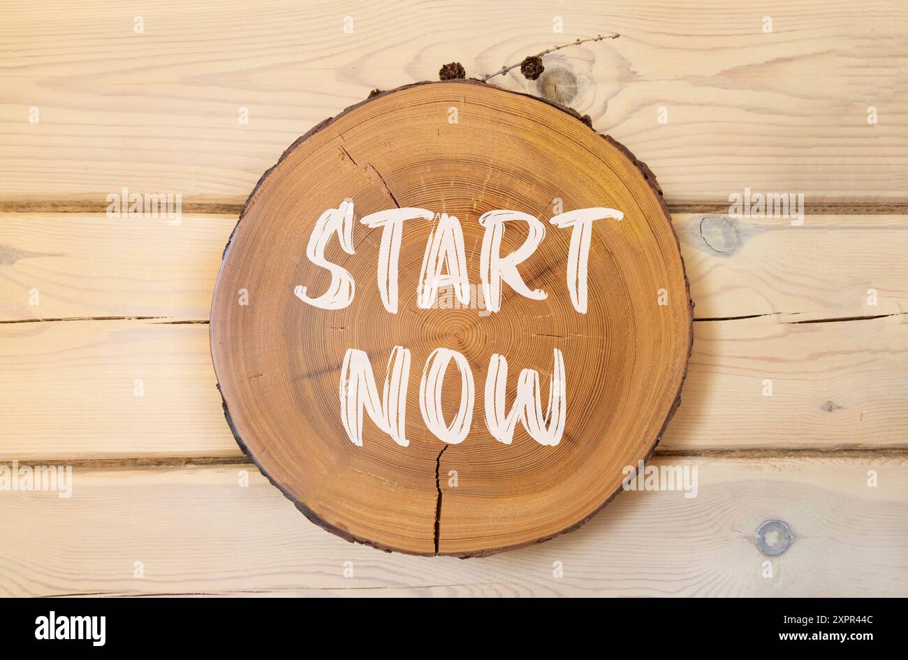 Start now symbol. Concept words Start now on beautiful wooden circle ...