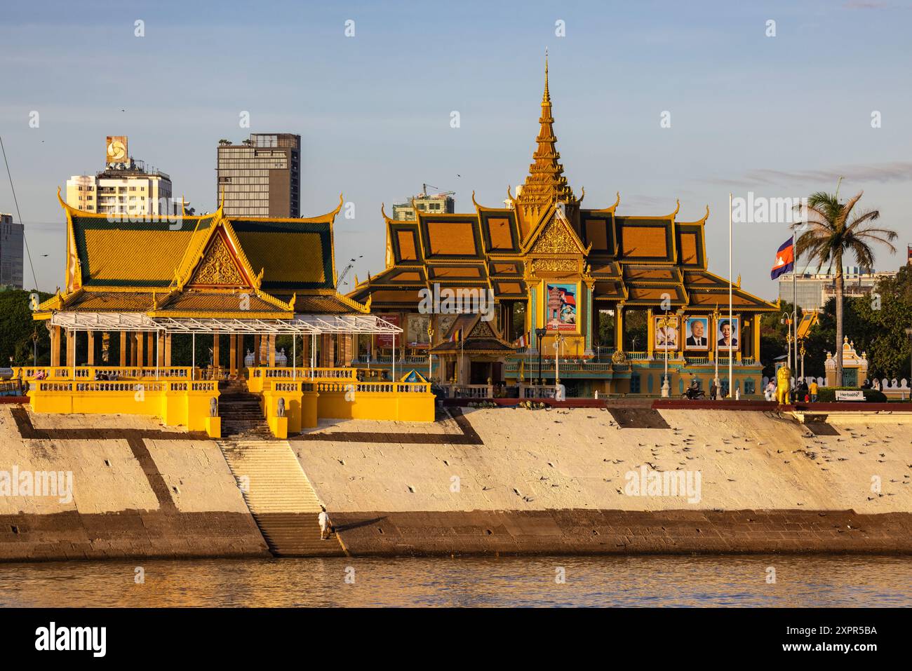 Royal Palace in the morning light seen from the Mekong River, Phnom ...