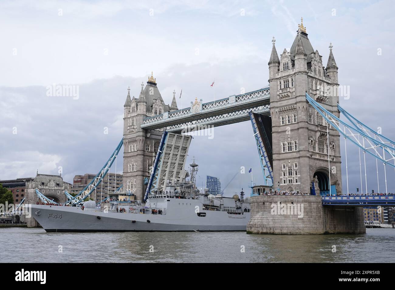 Indian frigate INS Tabar passes through Tower Bridge in London. Picture ...