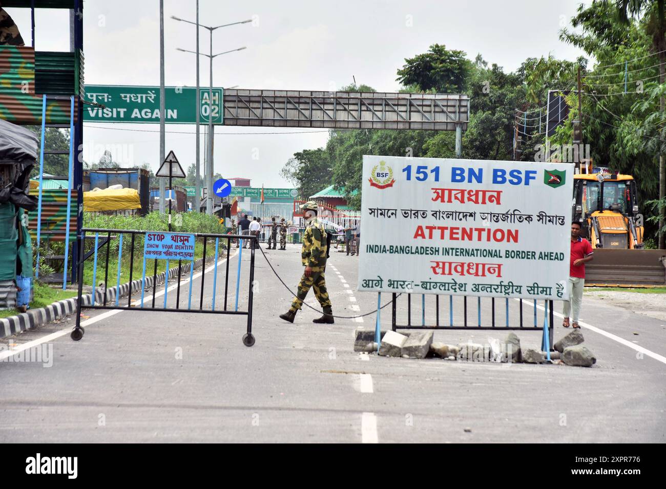 Bangladesh india cross border hi-res stock photography and images - Alamy