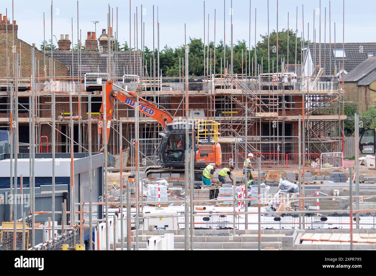 Slough, UK. 7th August, 2024. Bellway Homes have started construction ...