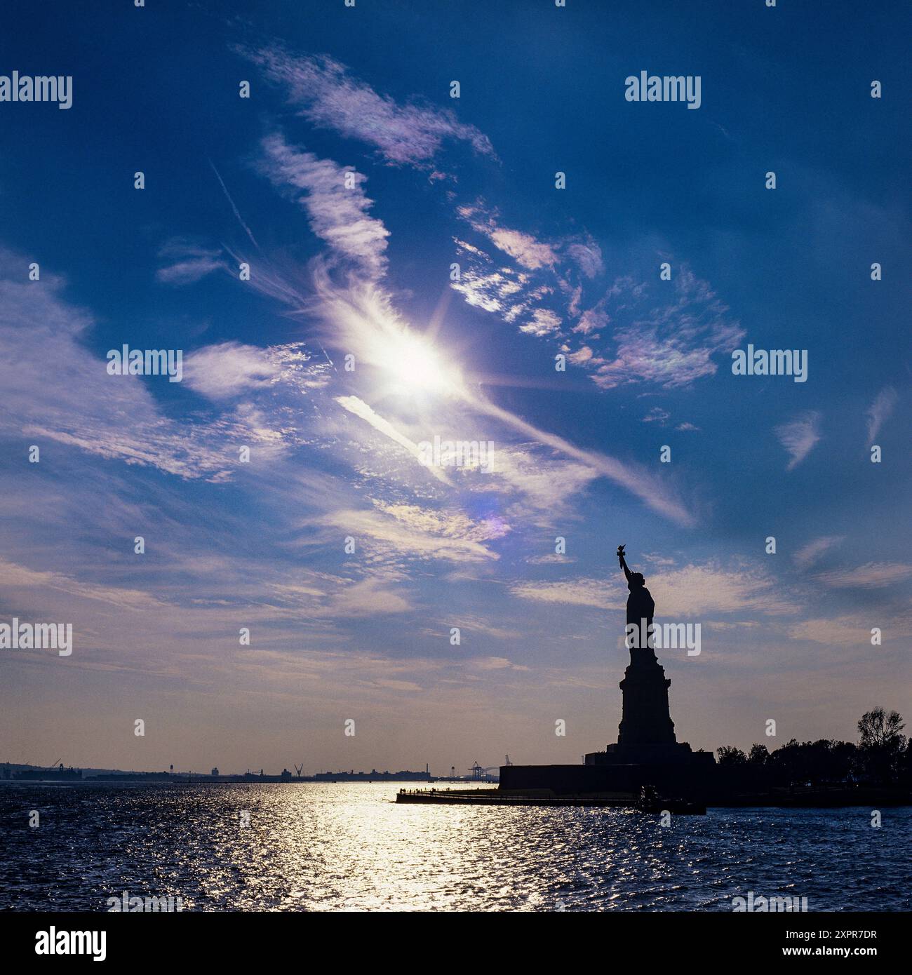 New York, statue of Liberty silhouette, Liberty island, blue sky ...