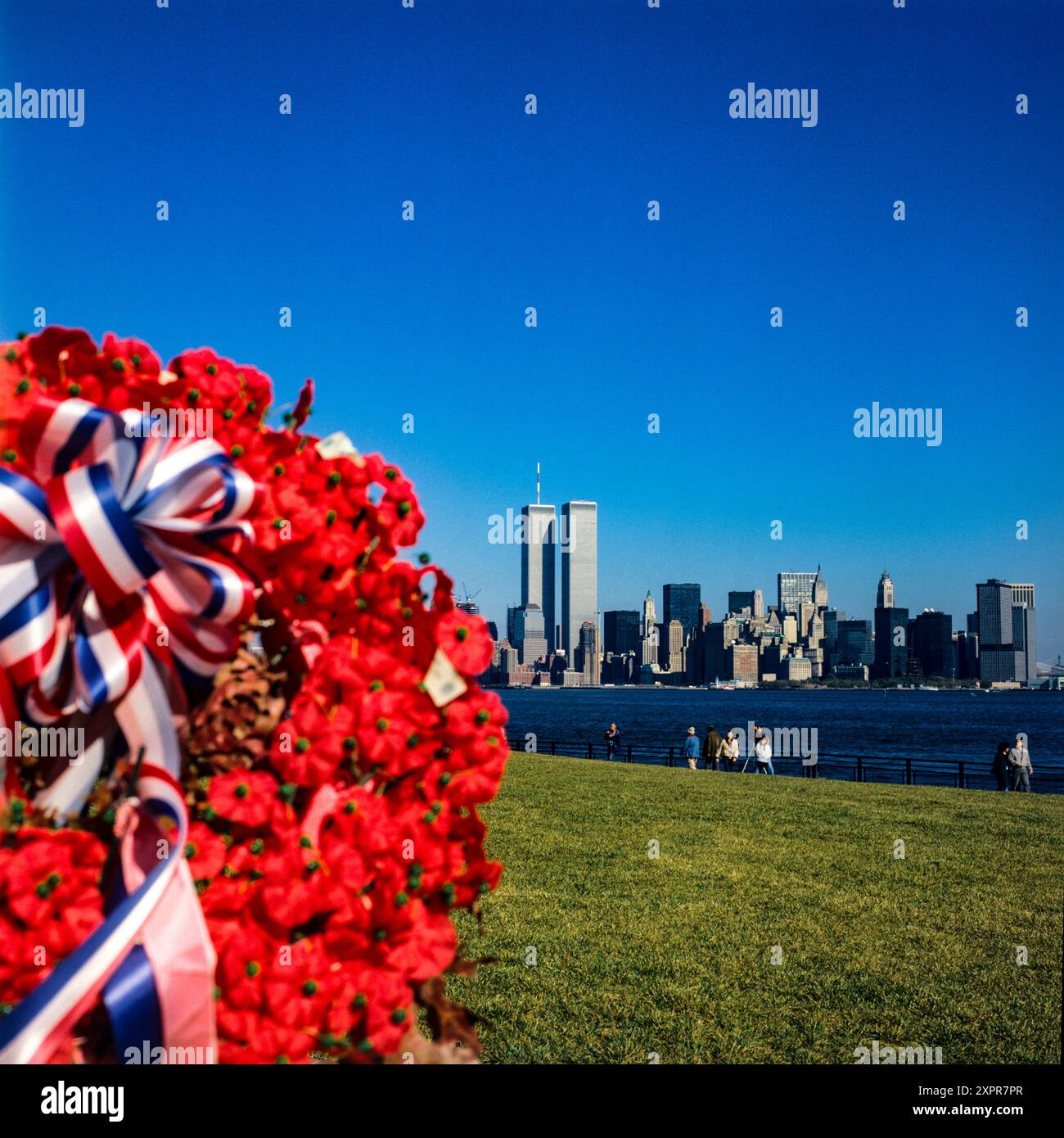 9 11 remembrance wreath hi-res stock photography and images - Alamy