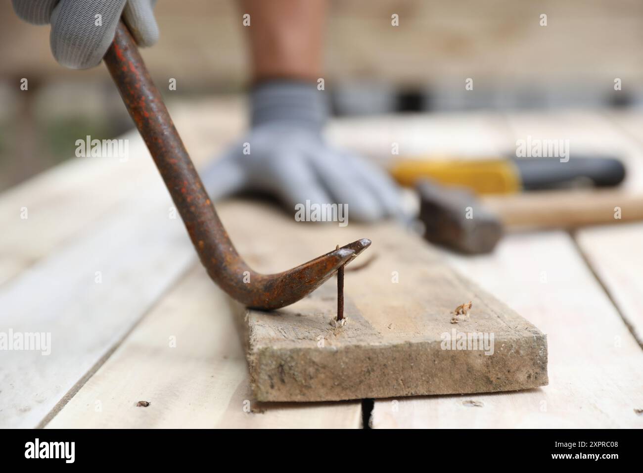 Crowbar diy hi-res stock photography and images - Alamy
