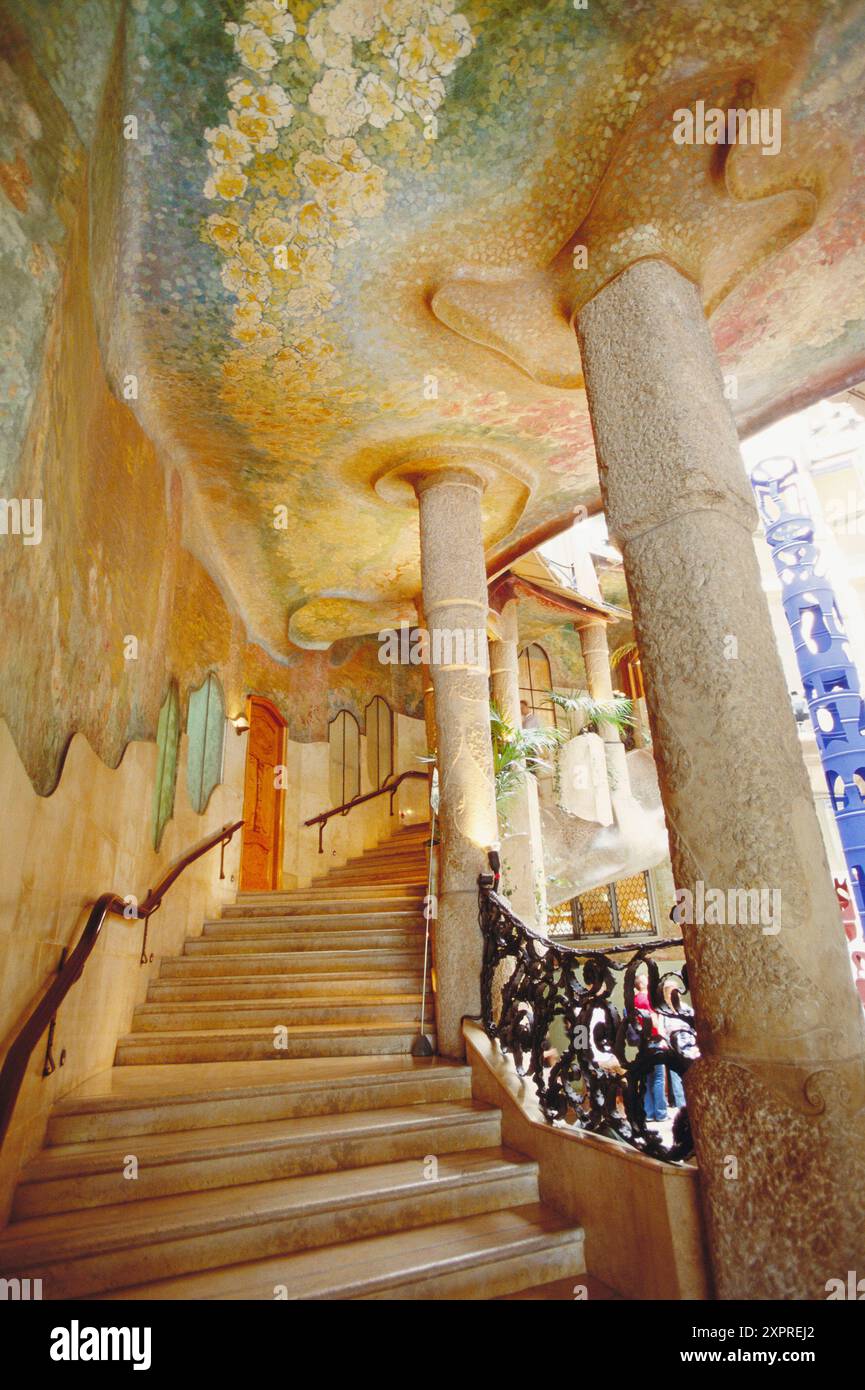 Main staircase of Milà House (aka La Pedrera 1906-1912 by Gaudí ...