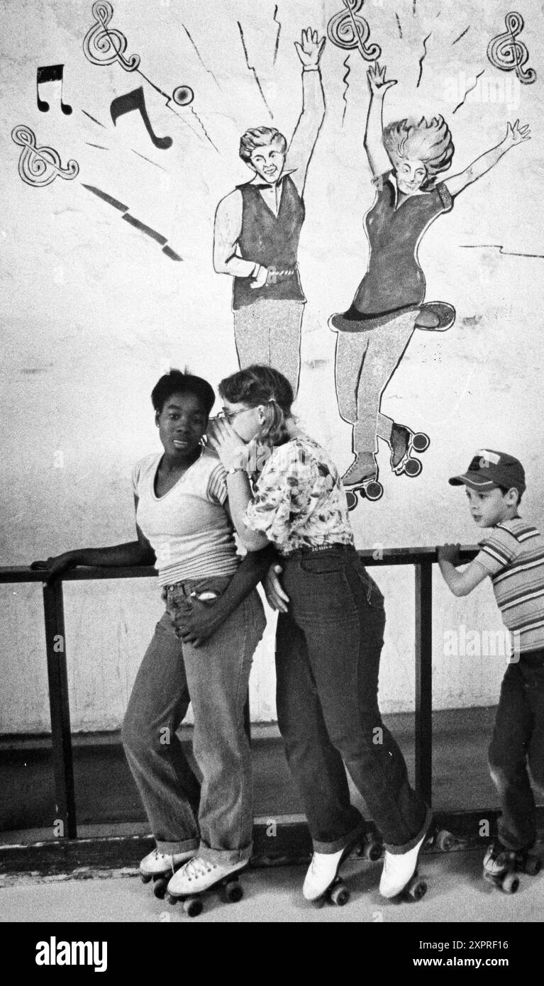 ©1982 Kids at skate park in Luling, Texas indoor arena Stock Photo - Alamy