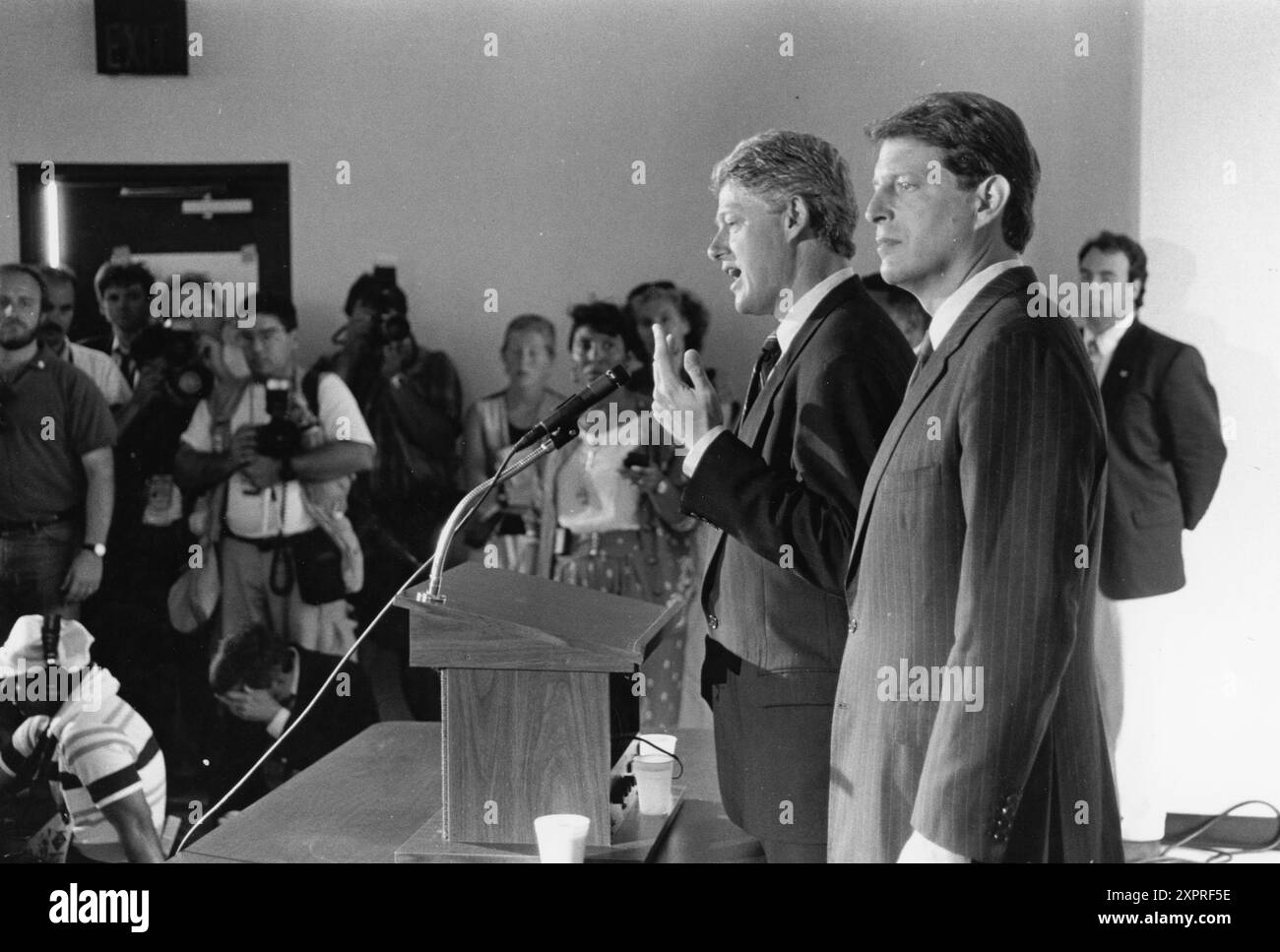 Bill clinton in 1992 hi-res stock photography and images - Alamy