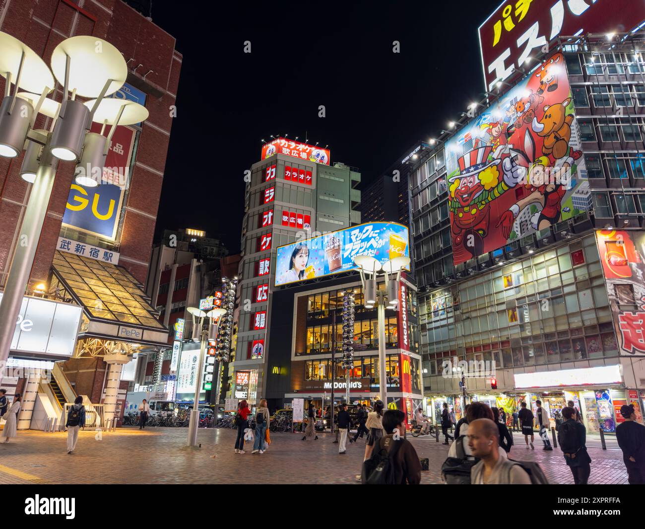 Shopping in shinjuku mall hi-res stock photography and images - Alamy