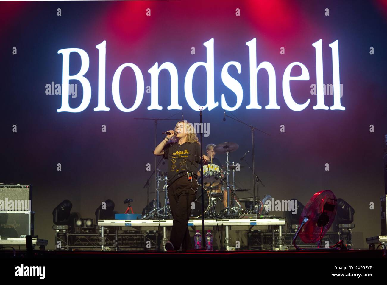 Blondshell set hi-res stock photography and images - Alamy