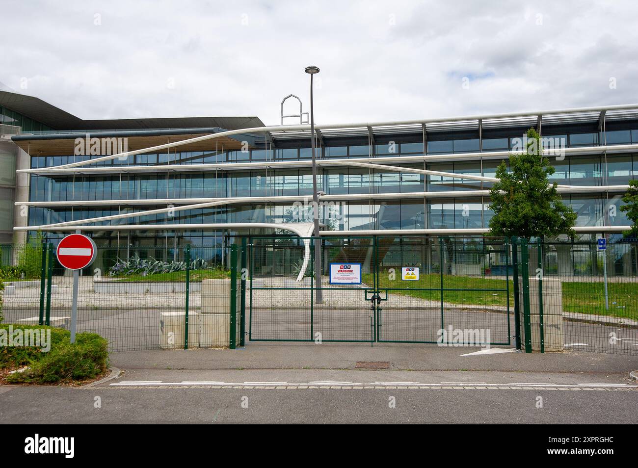 Slough, Berkshire, UK. 7th August, 2024. The former Virgin O2 offices ...