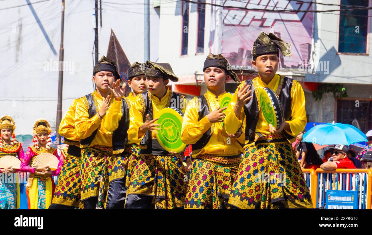 Rebana dance hi-res stock photography and images - Alamy