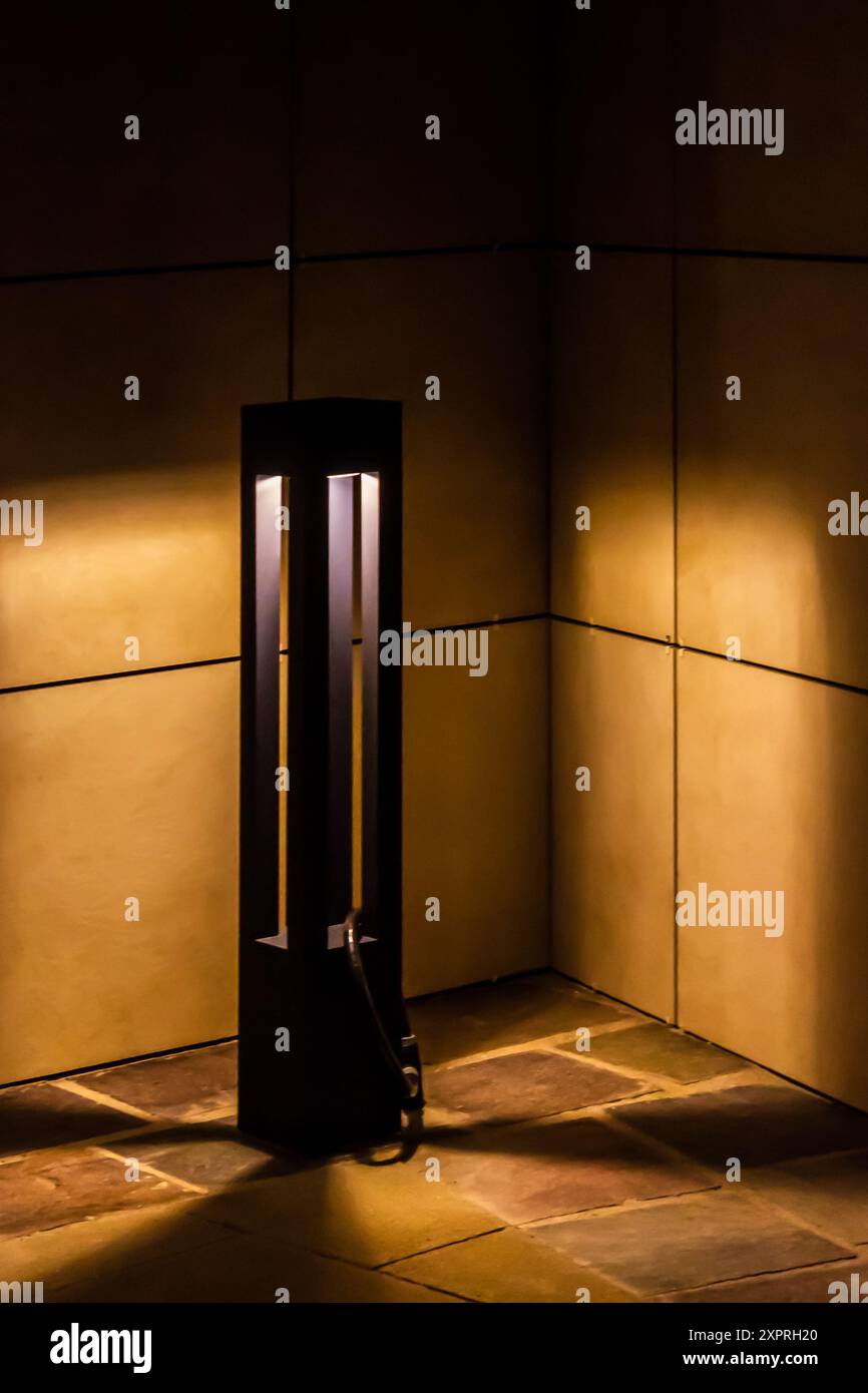 Shadowed lighting hi-res stock photography and images - Alamy