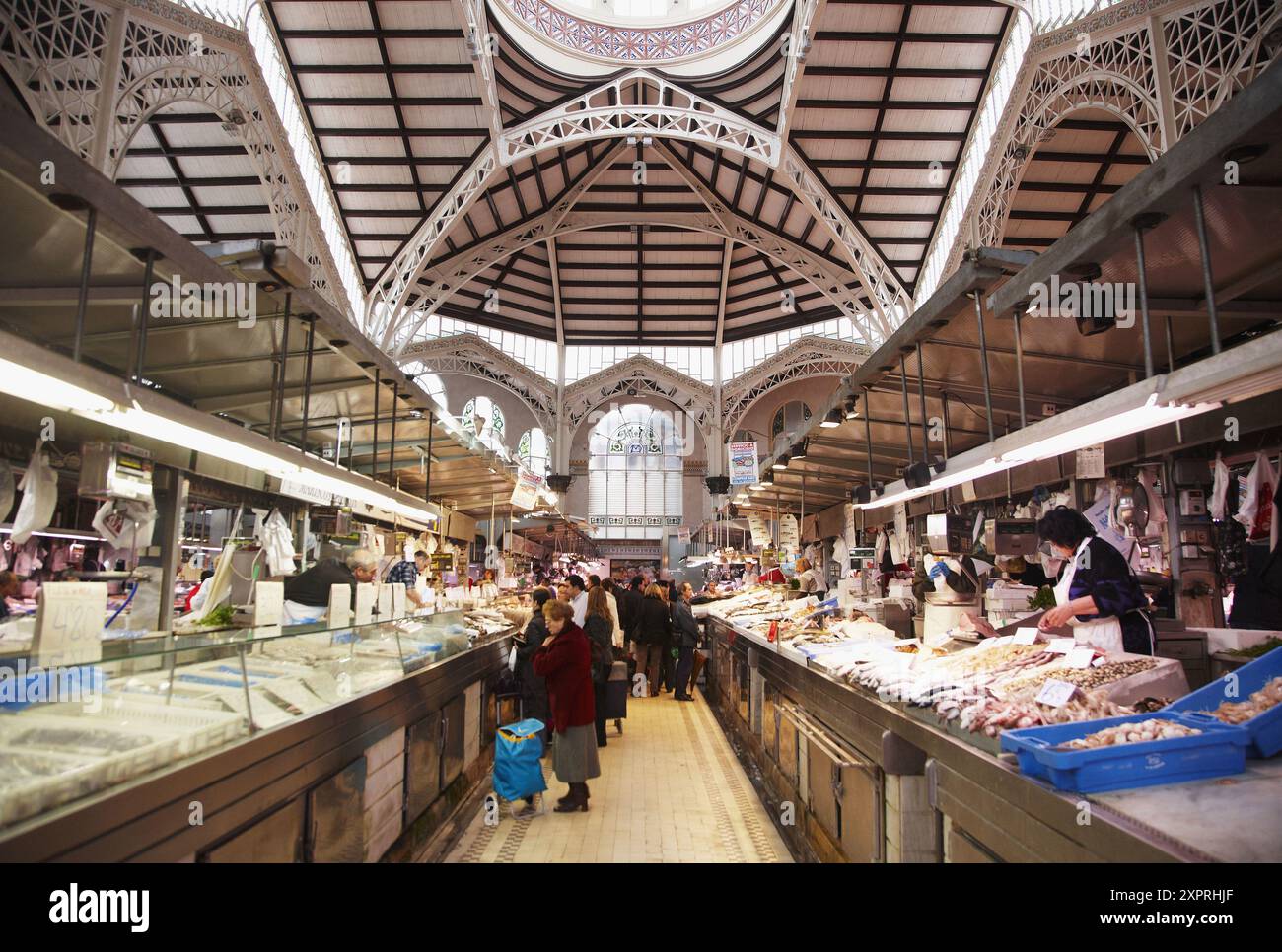 Central fish stands hi-res stock photography and images - Alamy