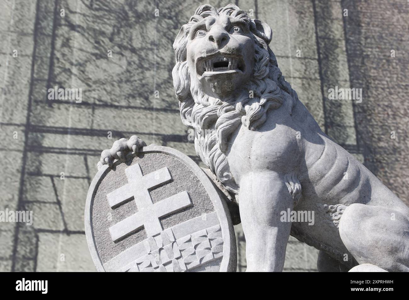 The carved limestone lions adorning the original Menin gate at Ypres ...