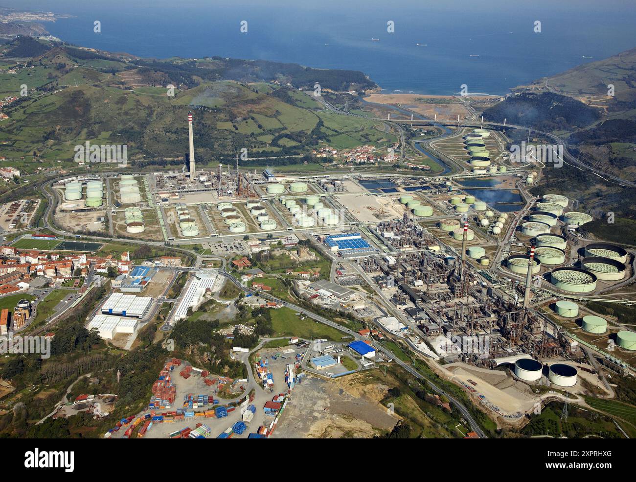 Muskiz oil refinery biscay spain hi-res stock photography and images ...