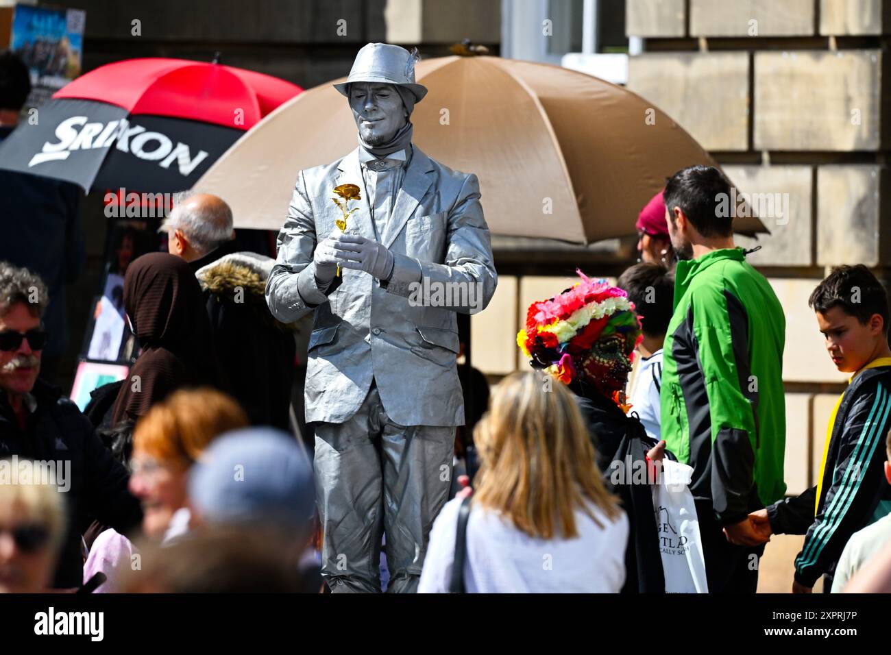 Edinburgh, Scotland. Wednesday, 7th August, 2024. A living statue ...