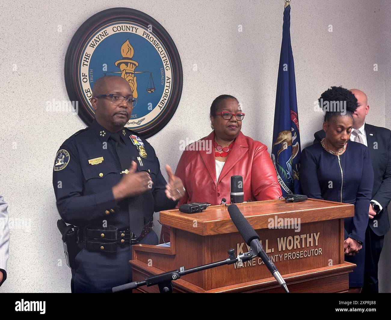 Detroit police Chief James White and Wayne County Prosecutor Kym Worthy ...