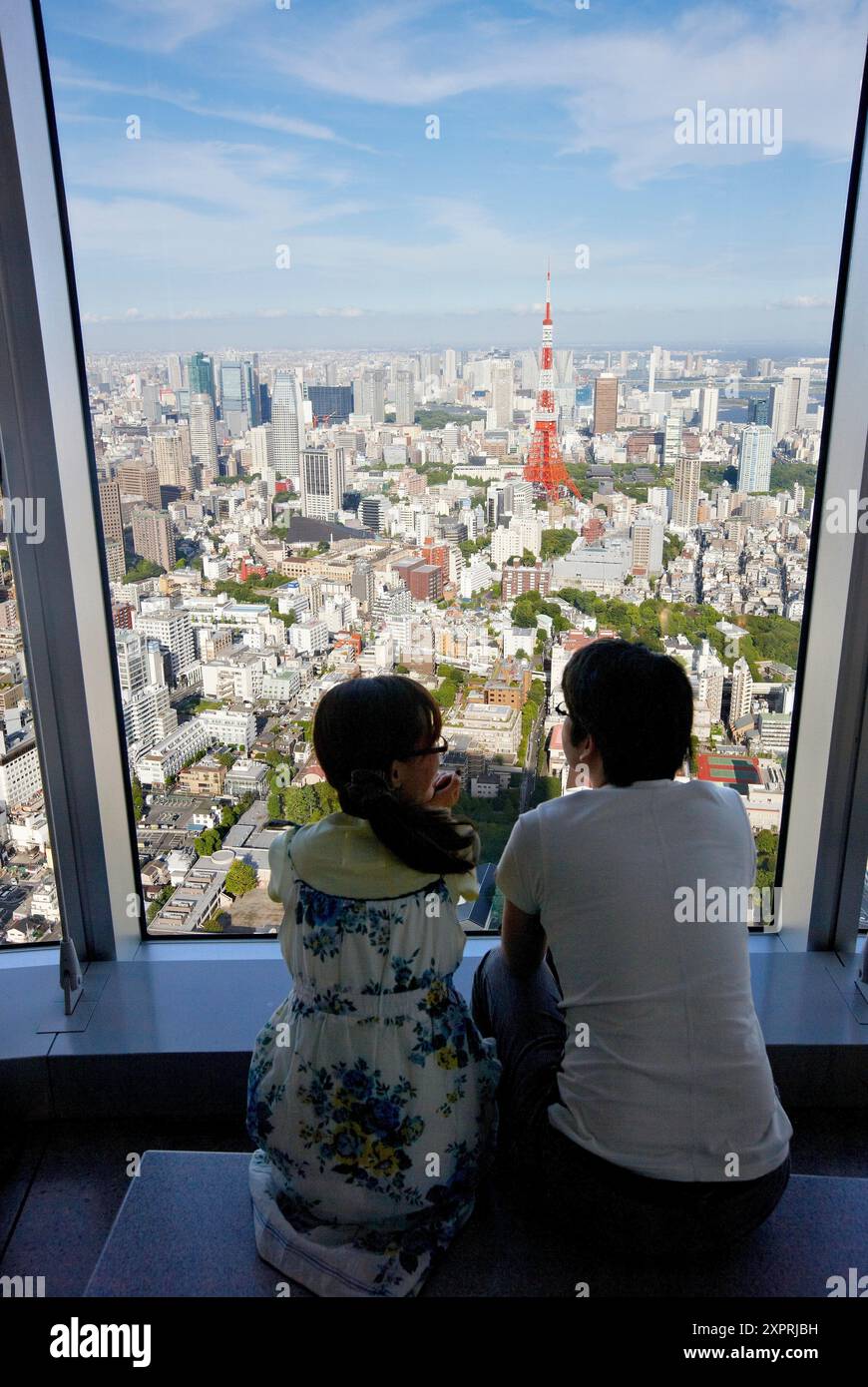 Tokyo japan couple view hi-res stock photography and images - Alamy