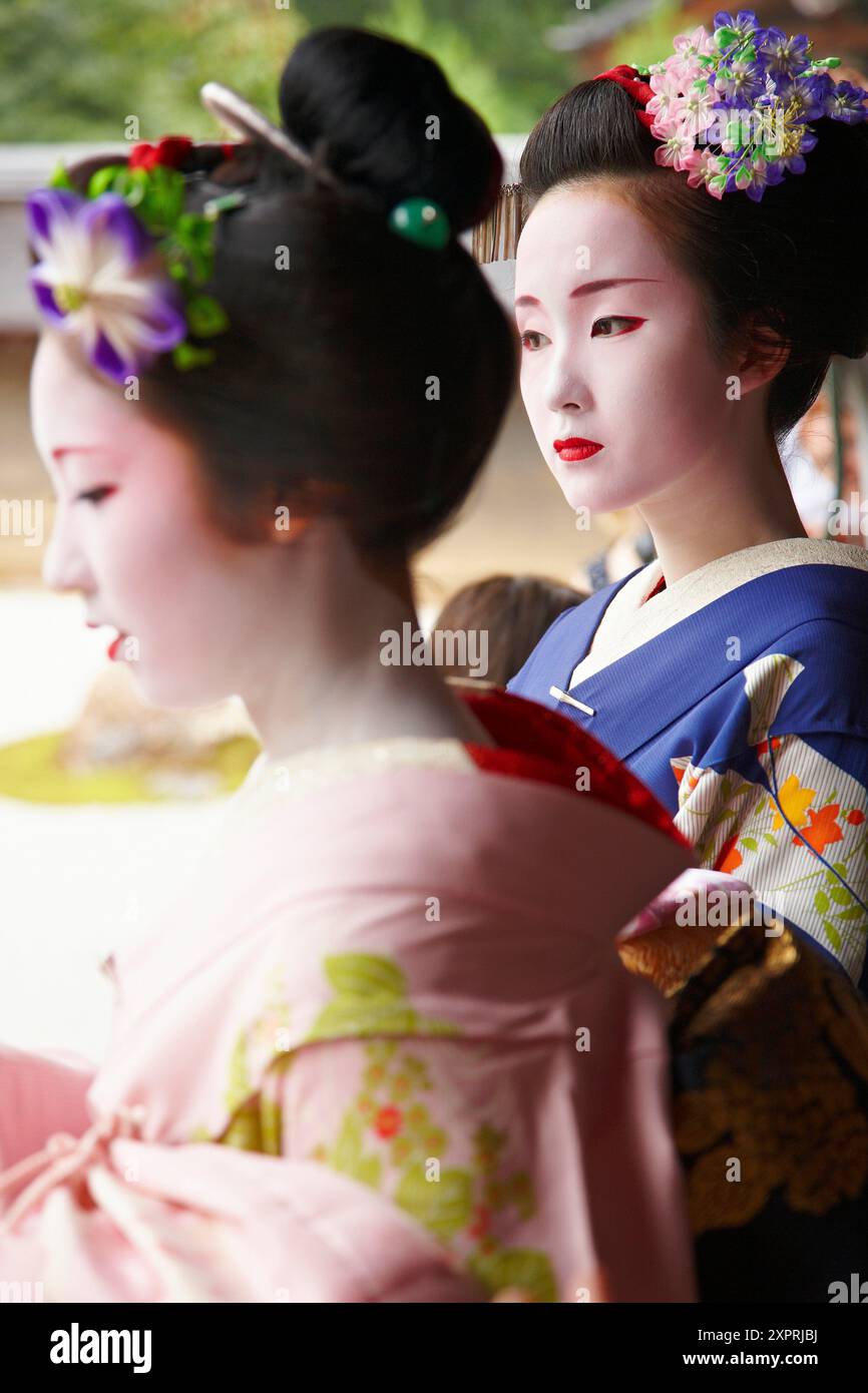 Maiko, Geisha, The Rock Garden, Ryoanji Temple, Kyoto, Japan Stock ...