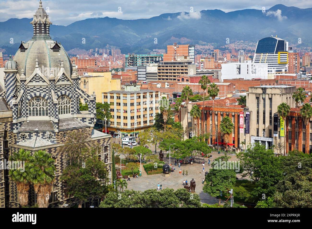 Palacio de la Cultura Rafael Uribe, Plaza Fernando Botero, Museo de ...