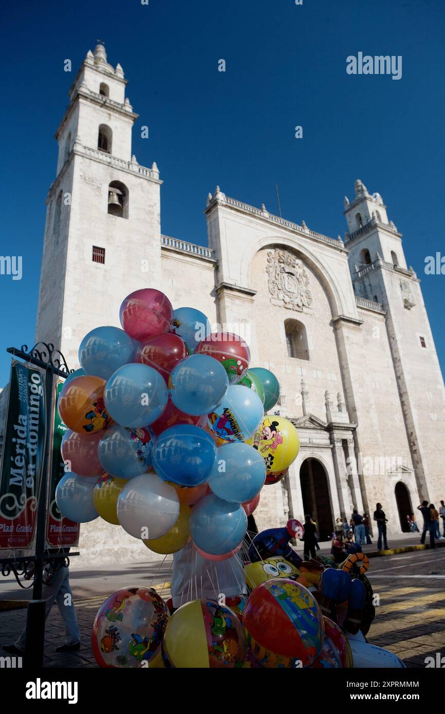 Merida and colour buildings and mexico hi-res stock photography and ...