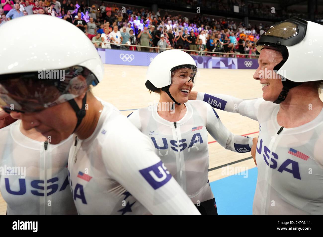 Kristen Faulkner of the United States, centre, celebrates with Jennifer ...