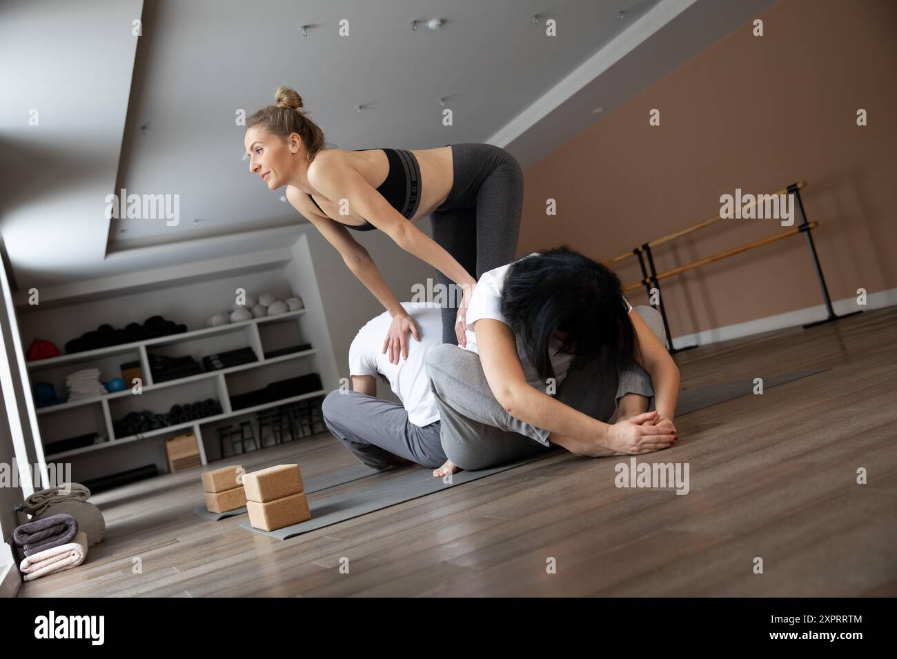 Married couple in gym hi-res stock photography and images - Alamy